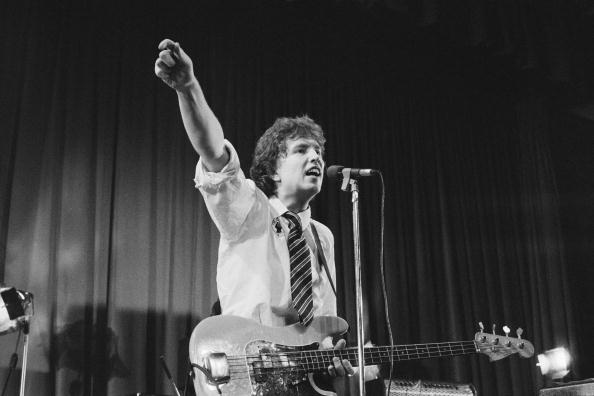 Tom Robinson (TRB) | Know Your Bass Player