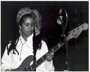 Leslie Langston (Throwing Muses) | Know Your Bass Player